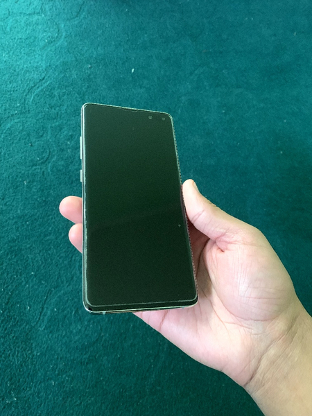 Samsung S10 5G xotira  8/256 srochno sotiladi