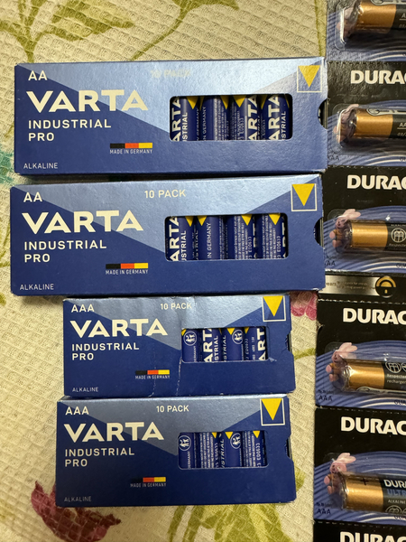 Продаются батарейки Varta AA/AAA и DuraceellAAA