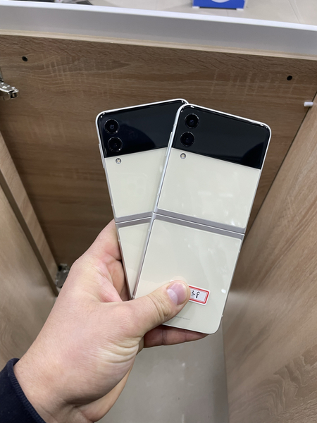 Samsung galaxy Z flip3