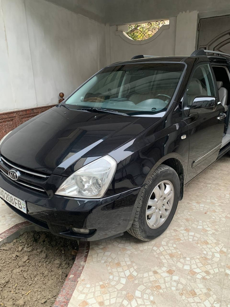 Модель машины Kia Carnival, корейская машина, дата выпуска 2008,