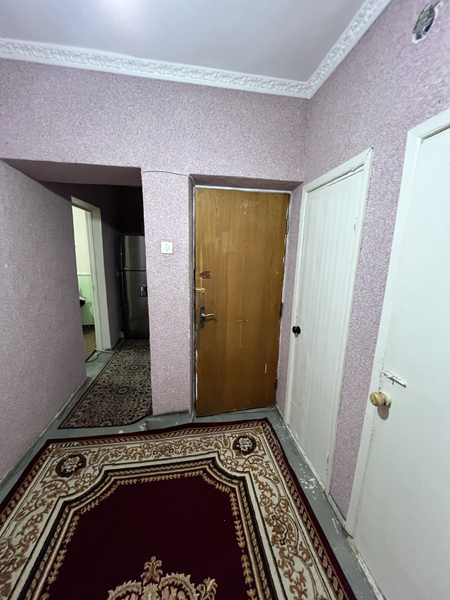 Продается 2 ком своя кирпич 2 этаж