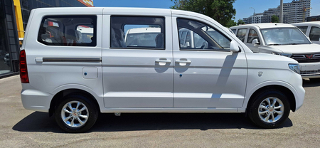 Wuling Hongguang V минивен