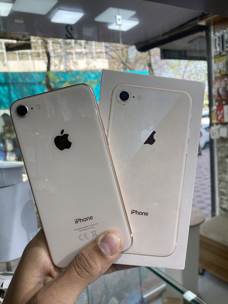 Iphone 8  sotiladi