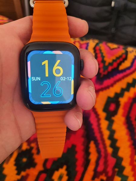 Smart watch yangi ko'p ishlanmagan