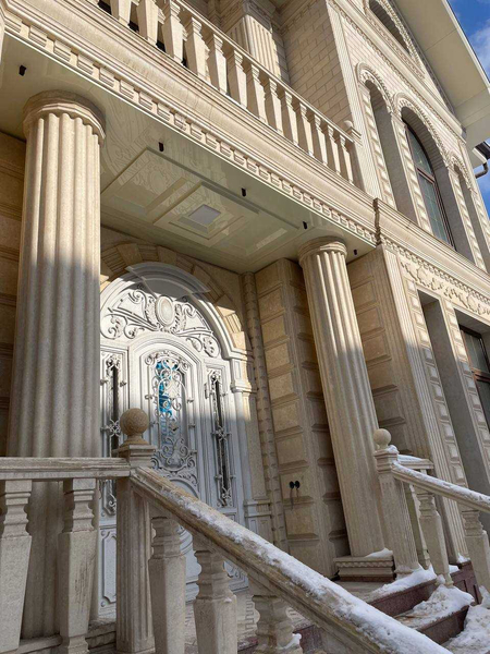 Продается ЕВРО ДОМ первая линия Яккасарай 1150м2. 7,7 сотки.