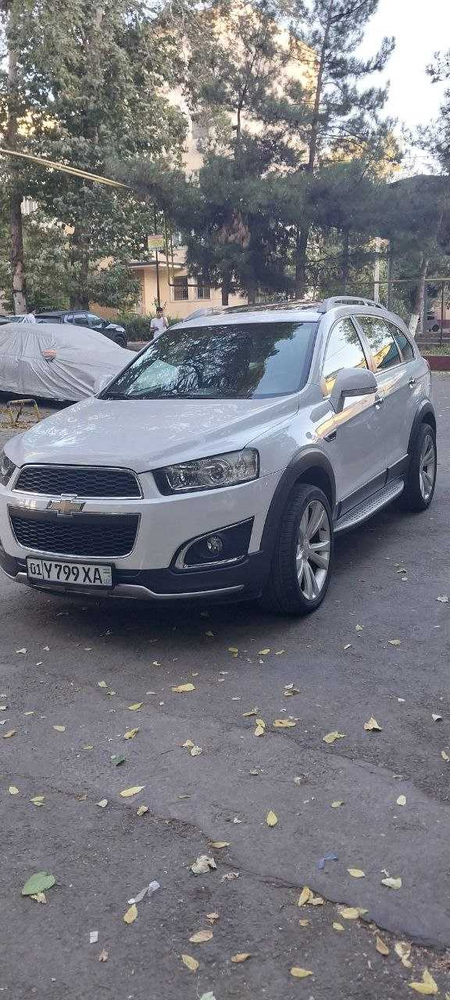 Срочно Белая Shevrolet Captiva
