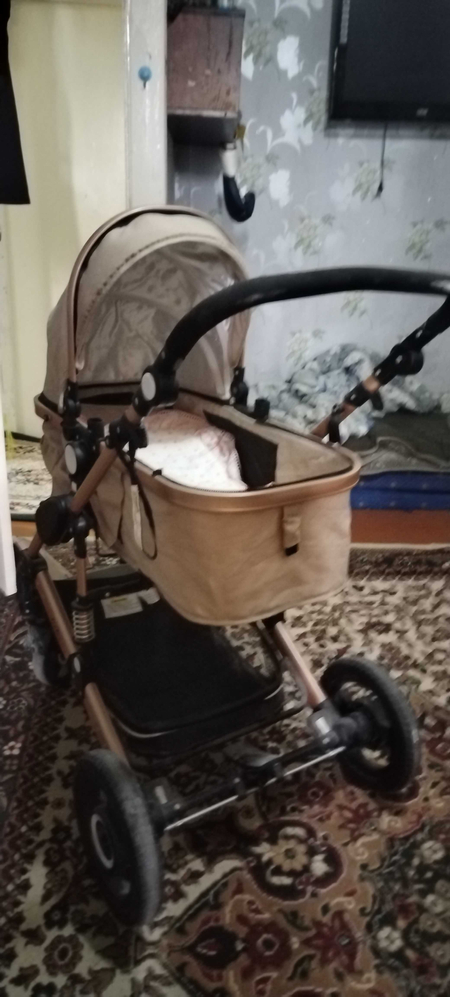 Продаётся коляска, ванночка, ходунки, в отличном состоянии.