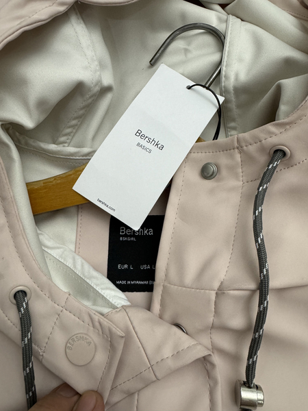 Плащ от Bershka