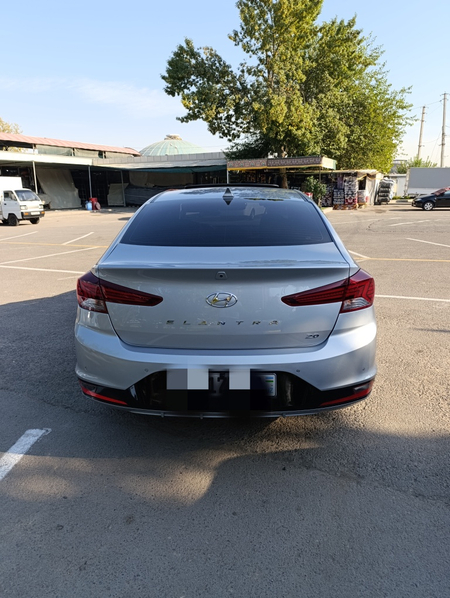 Sotiladi Hyundai Elantra