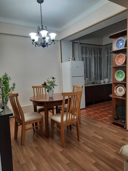 срочно продам 2-х комнатную квартиру в центре города (id1022)