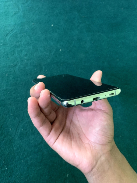 Samsung S10 5G xotira  8/256 srochno sotiladi