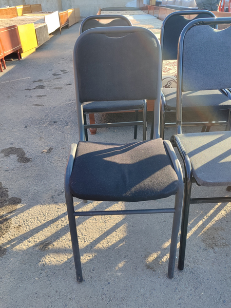 Stool sotiladi 200 ta bor