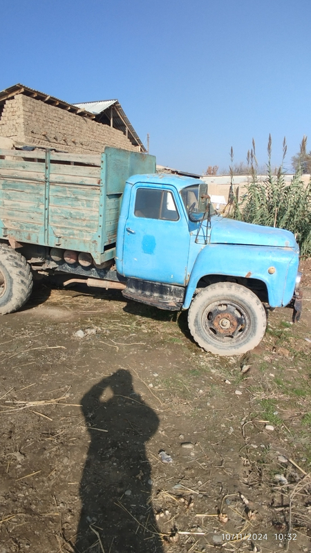 gaz 52 srochniga sotiladi