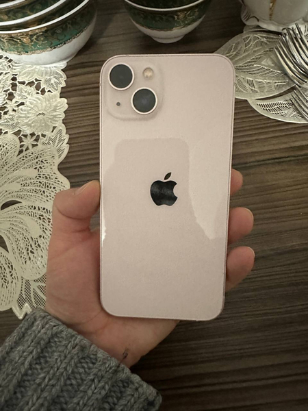 Продам айфон 13