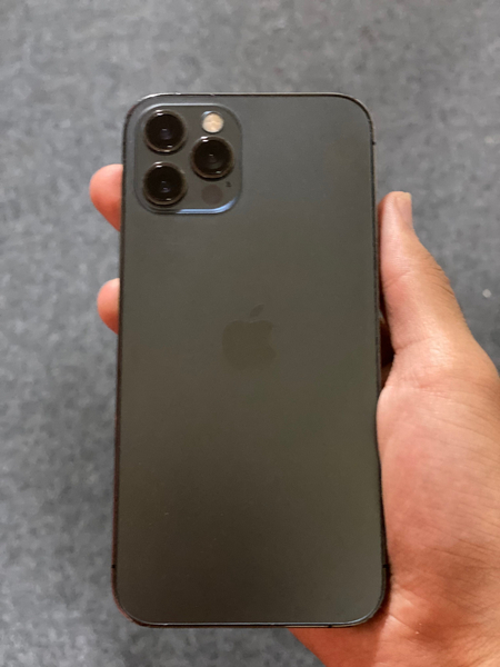 Iphone 12Pro  Holati:  yaxshi hamma joyi radnoy Rangi: graphite