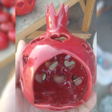 Продаётся гранат сувениры.