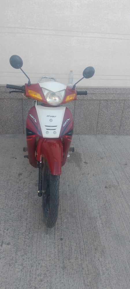 Skuter moto rvolt