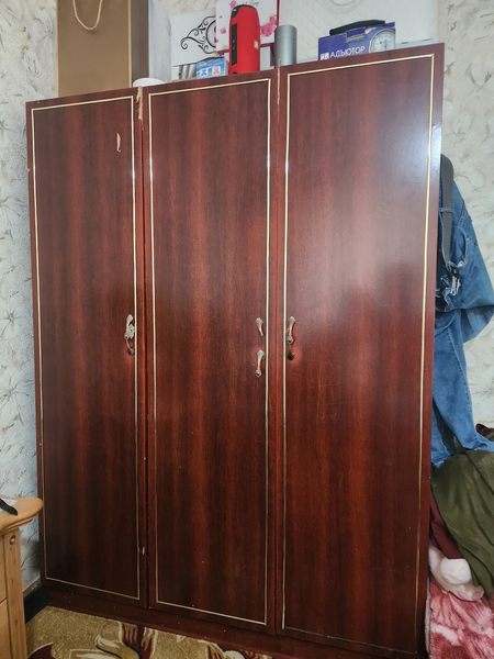 Срочно продаётся подставка шкаф и тюрмо