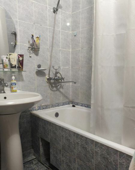 Продается своя 2-комн.квартира у м. М.Горький(БИЙ)Бузбазар 82 000 у.е.