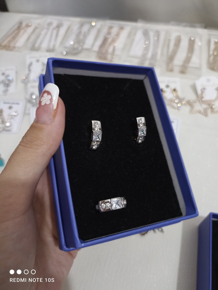 Серьги, бижутерия (комплекты), отличного качества!