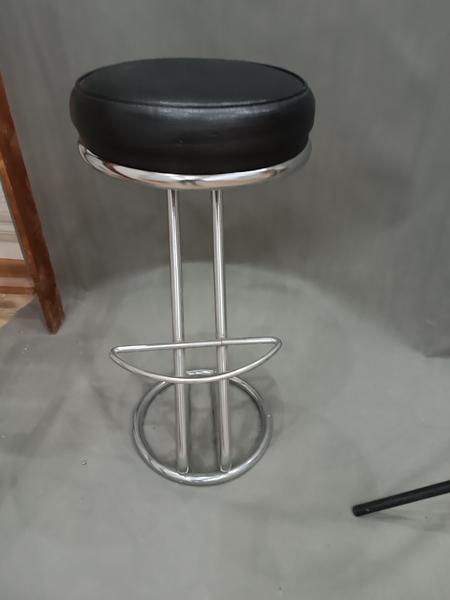 Bar kreslo sotiladi 1 ta