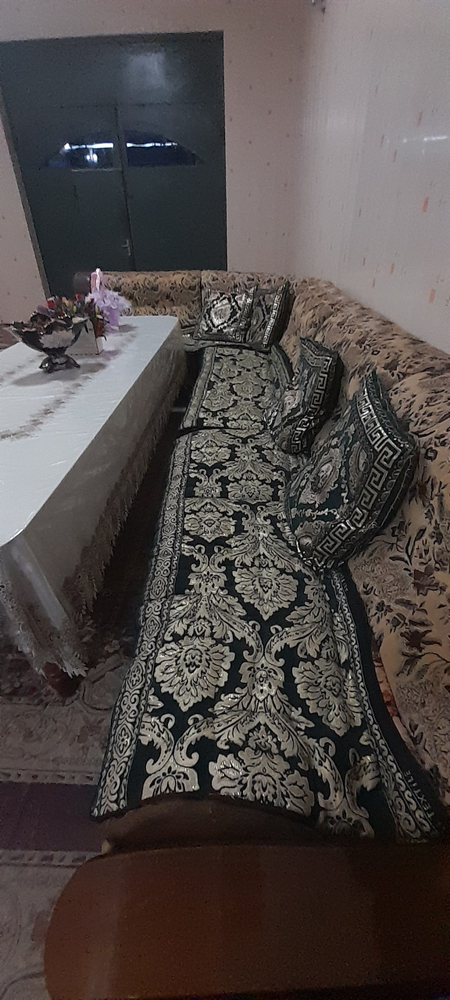 Уголок сотилади стол билин