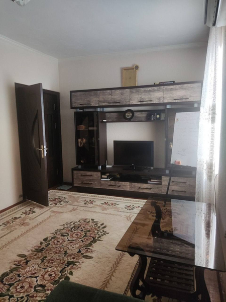 Axmad Yugnaki Kvartira sotiladi 2/2/5 balkon 2x6 ipoteka Xizmati bor