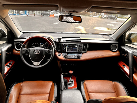 Toyota Raf 4 2016 oq 90,000km