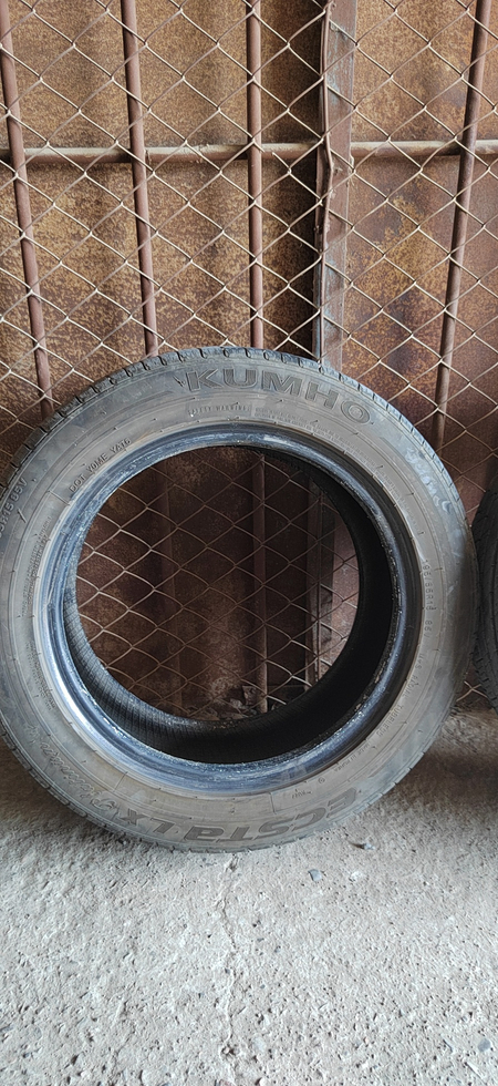Продам резину kumho.
