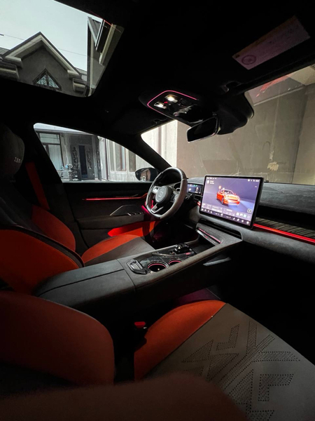 ZEEKR 001 Z SPORT CARBON (2023) в идеальном состоянии