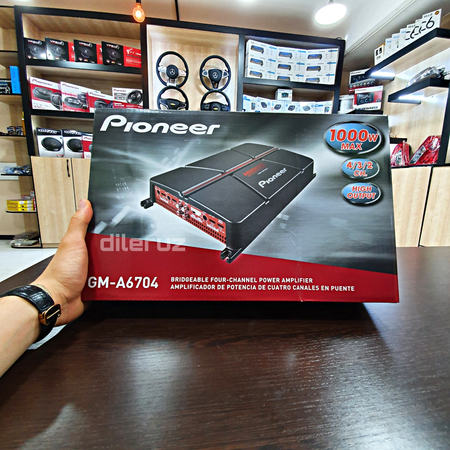 Pioneer 1000w Четырёх канальный усилитель. Модель GM-A6704.