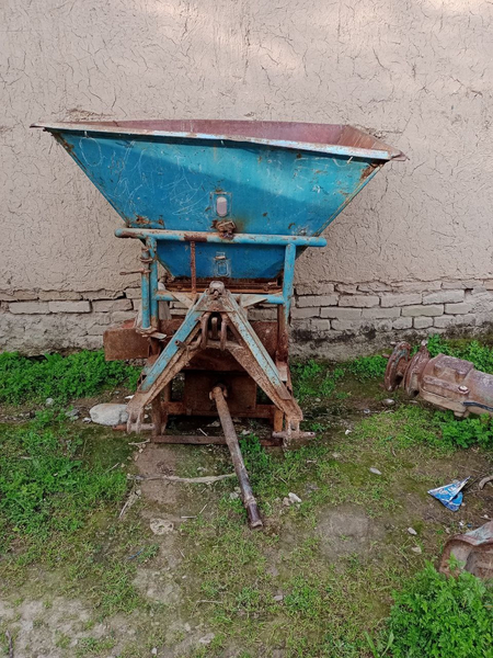 T 28 traktor tayyor ishlab turibdi