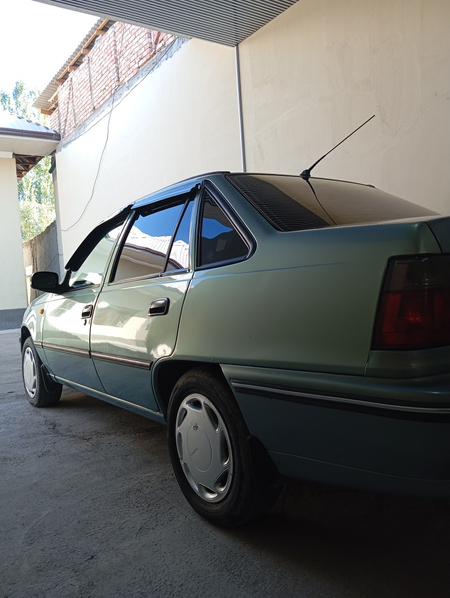 Nexia 1 2006 sotiladi