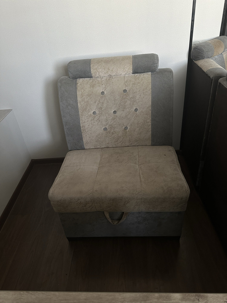 Продается мягкий уголок и барные стулья