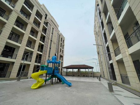 Qorasuv Plaza Карасу-1 с евроремонтом мебелью и техникой (143353)