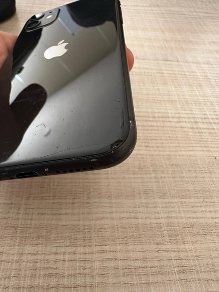 iPhone 11 128talik 83% batarea