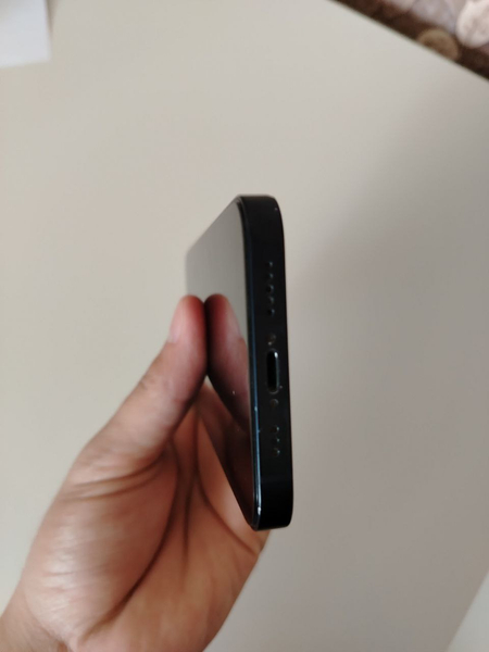 Iphone.       12