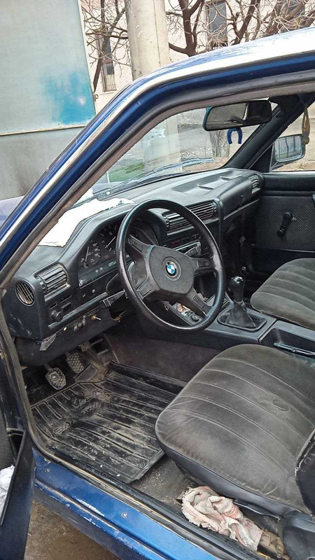 Автомобиль BMW 323