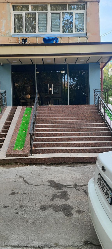 Продается 2/1/4 под нежилое