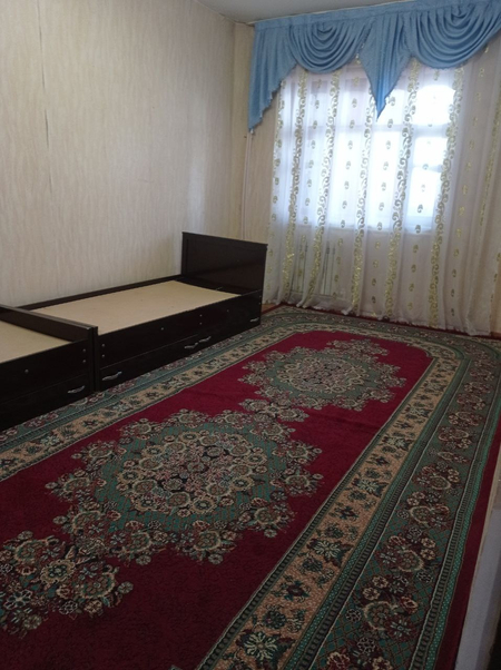 Динамо бозорча якинида жойлашган 3 хонали квартира ижарага берилади