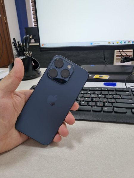 Iphone 15 pro blue titanium