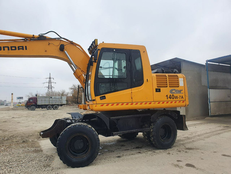 Ekskavator Hyundai sotiladi yili 2006 kamchilk yoq