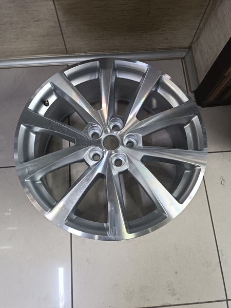 Malibu 1 R 20 diska 5/120 xolati ideal svarka joylari umuman yoq ideal