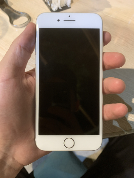 Iphone 8 sotiladi