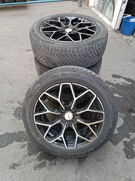 Lamborghini model R 17 4/100 xolati ortacha aybi yo obmenam bor