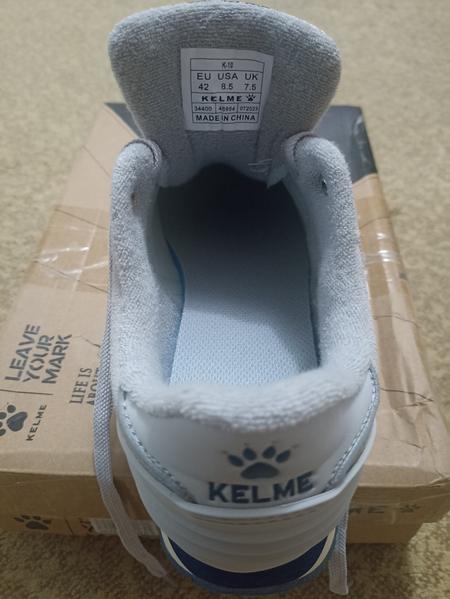 Продам мужские кроссовки Kelme