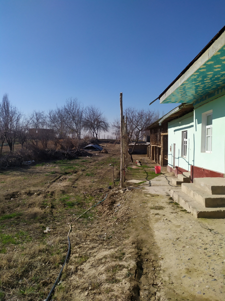 Hovli Uy sotiladi