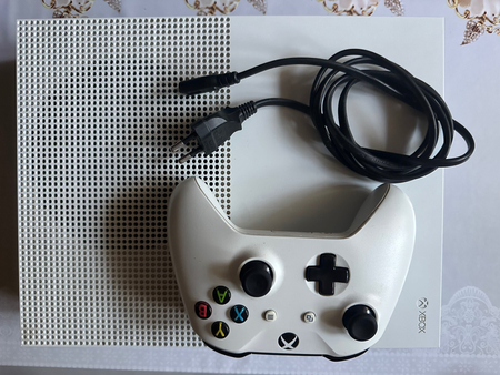 Продам Xbox one s 1TB