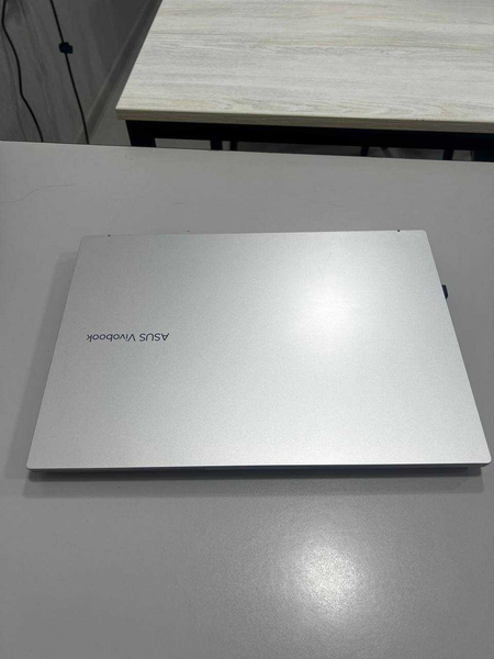 Asus Vivobook sotiladi, holati yangi, ko'p ishlatilinmagan aybi yo'q.