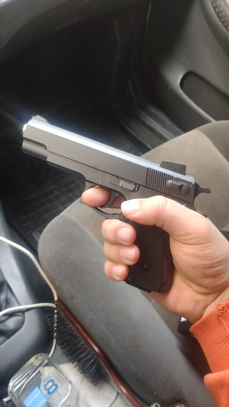 Pistolet temirdan uq